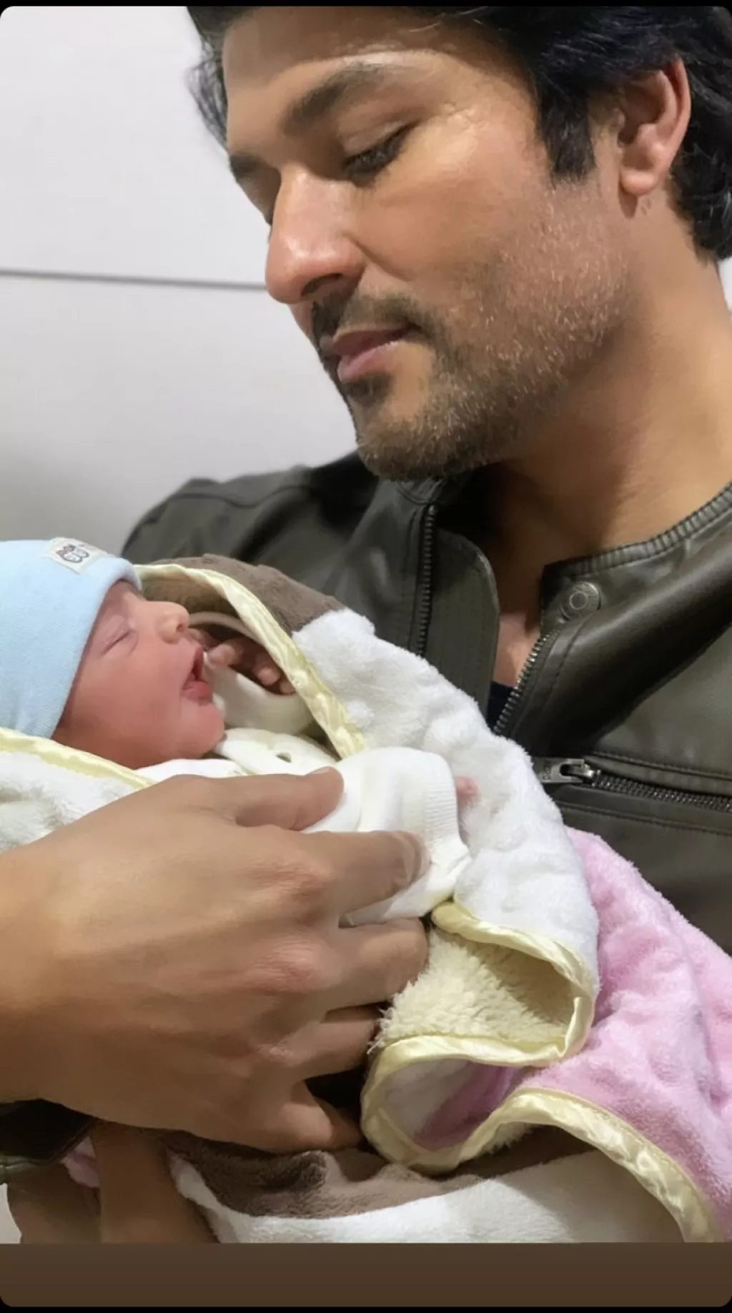 'Diya Aur Baati Hum' Fame, Anas Rashid's Daughter, Aayat Showers Love ...