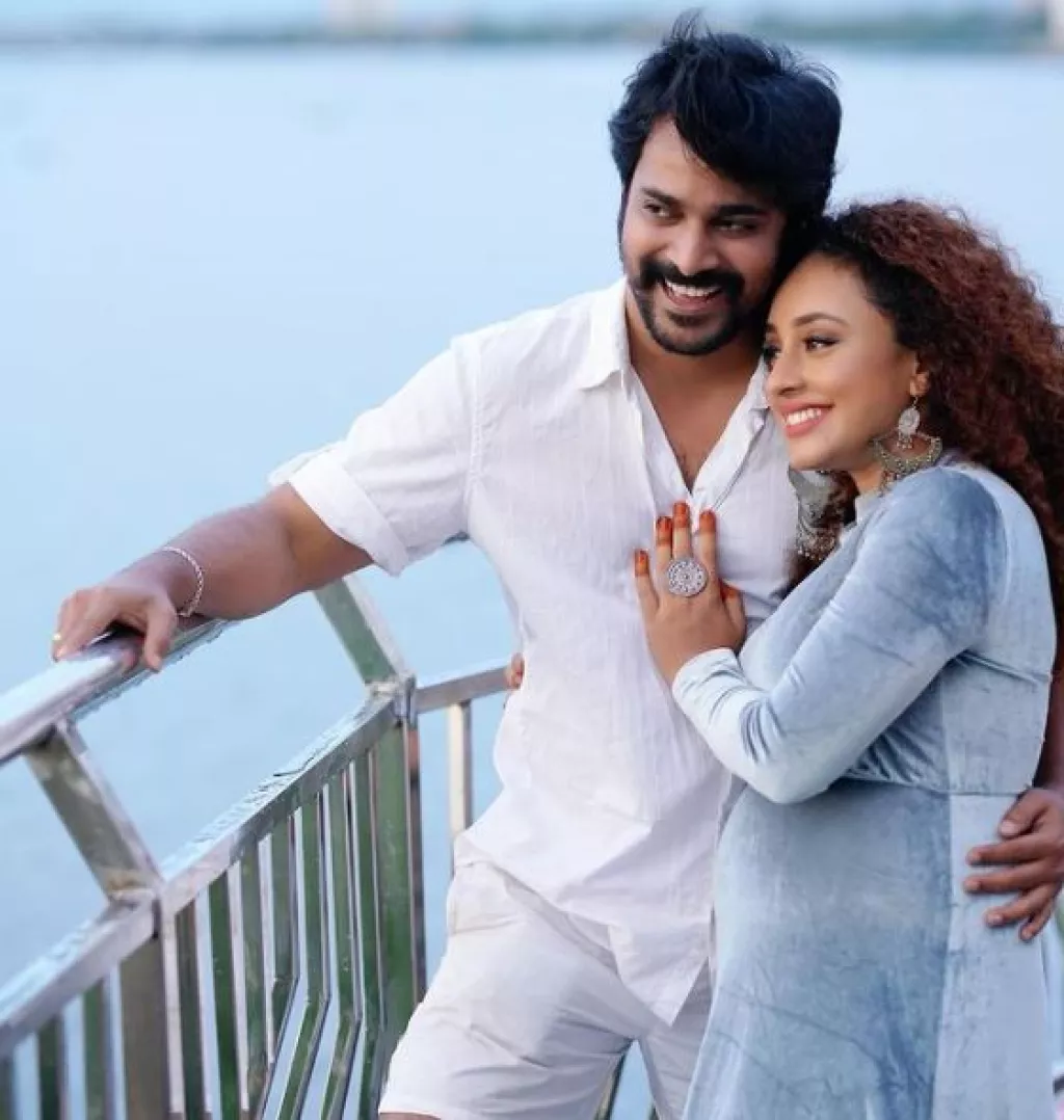 'Ludo' Actress, Pearle Maaney Enjoys Night Walk With Her Dad, Mom-To-Be ...