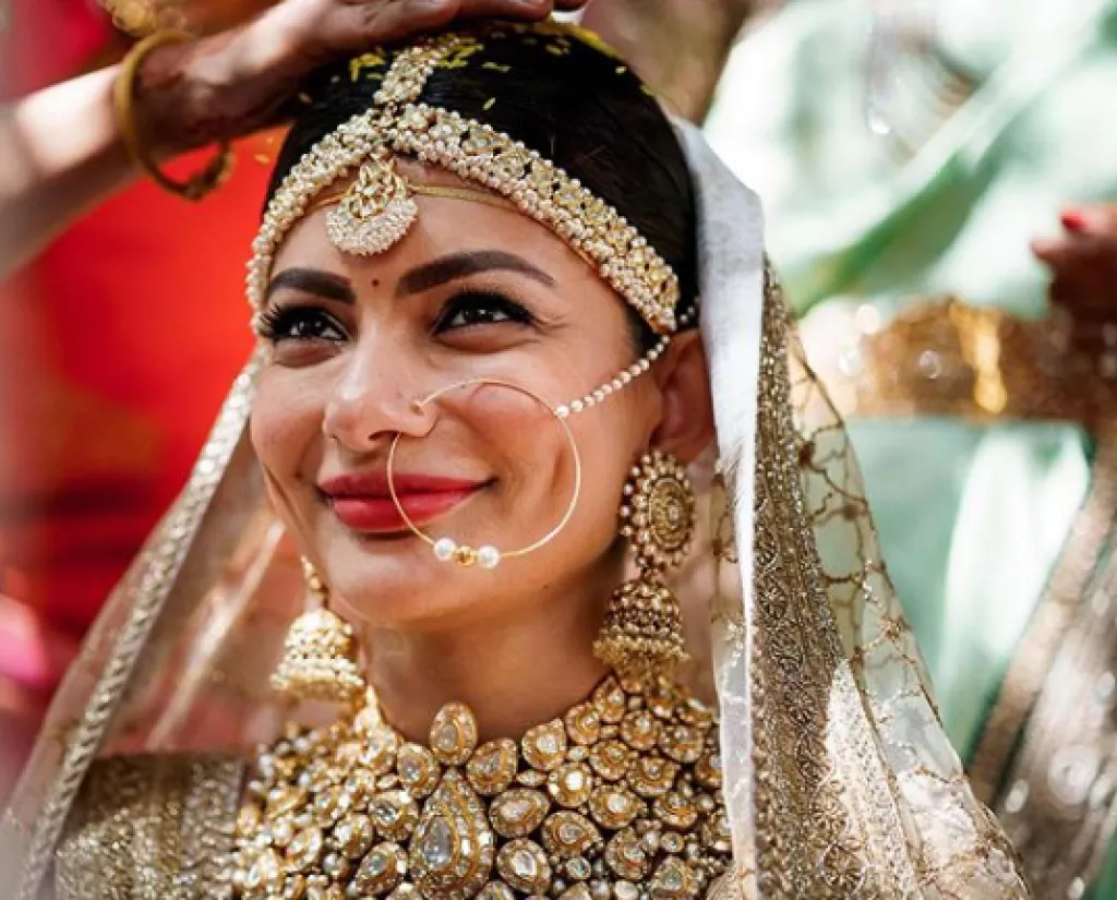 Different Types Of Unique 'Nath' Designs For Brides, Studded Oversized ...
