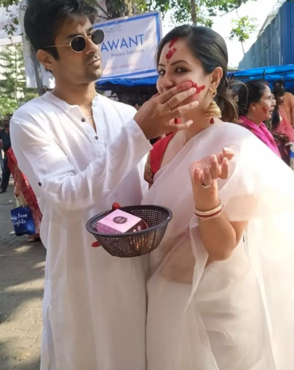 Puja Banerjee's Bengali 'Vidaai' Video, Flaunts Her 'Mangalsutra', Red ...