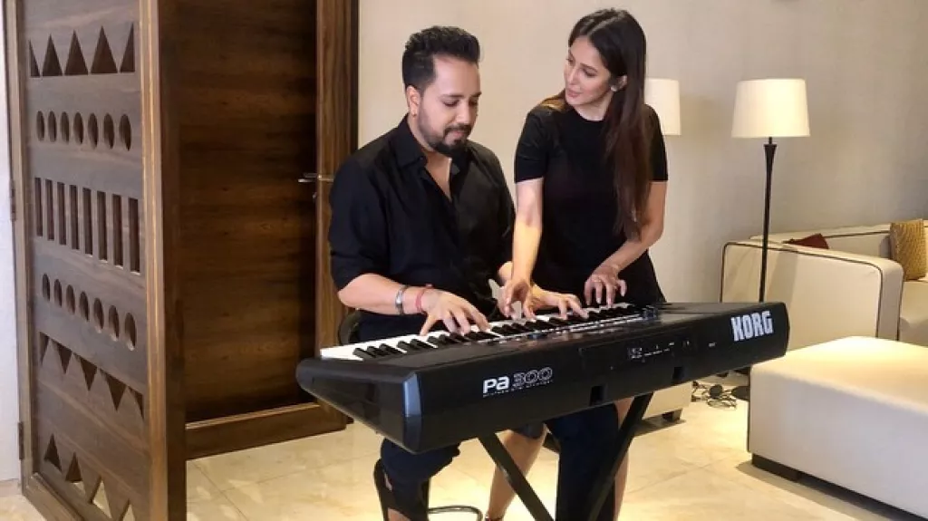 Is Chahhat Khanna Dating Mika Singh? The Duo Drops Hints As They Call ...