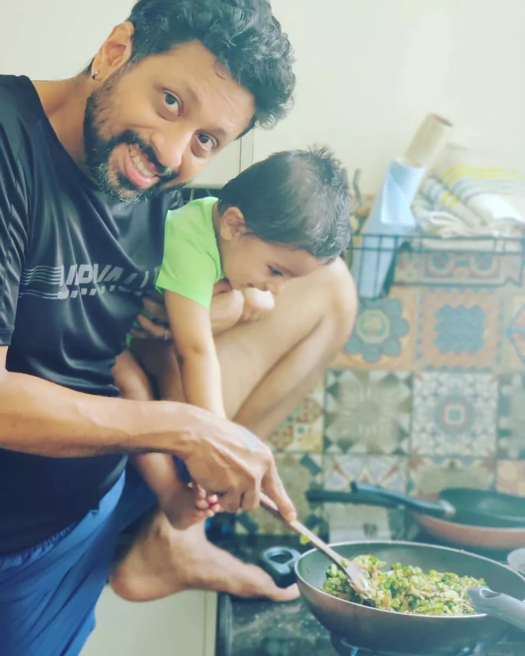 Chhavi Mittal's Husband, Mohit Hussein Cooks Food While Their Son ...