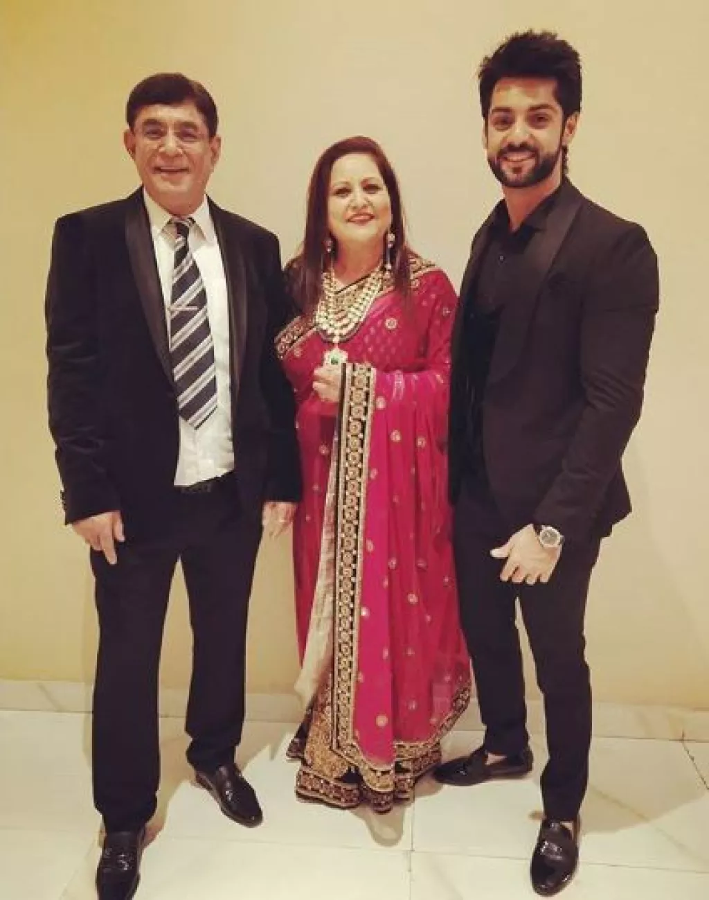 Karan Wahi Praises His Mom For Losing 18 Kgs At The Age Of 62 Despite ...