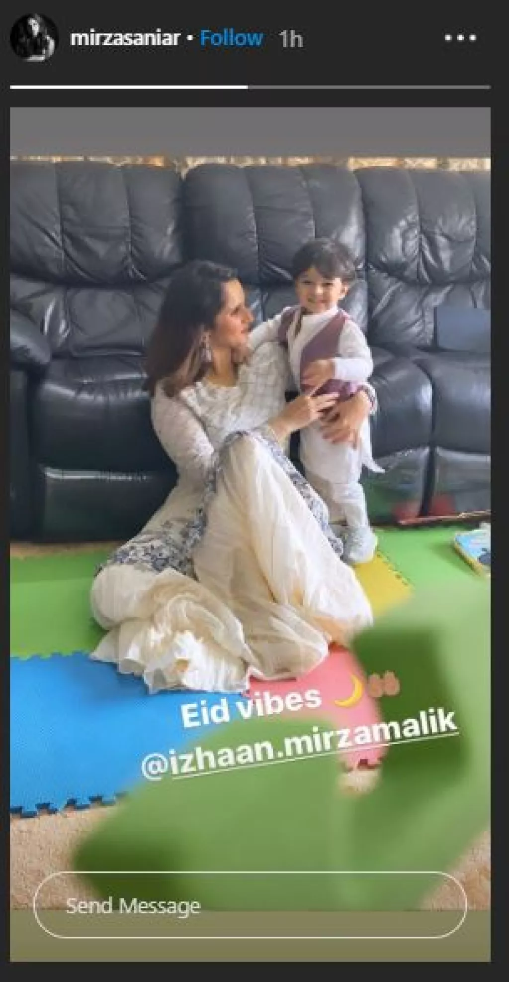 Izhaan Mirza Malik Twins With His 'Amma', Sania Mirza In White To ...