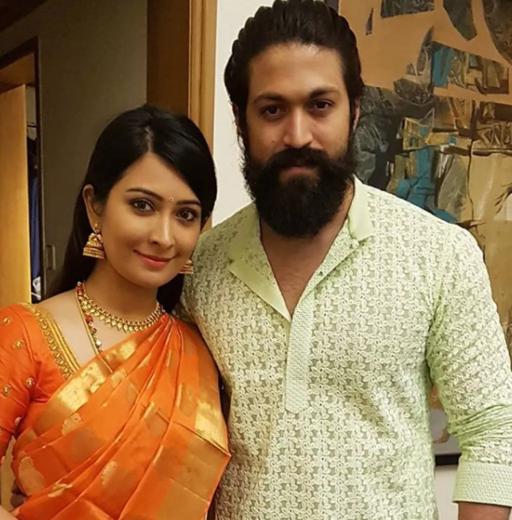 Yash And Radhika Pandit Look Adorable As They Dance In A Throwback ...
