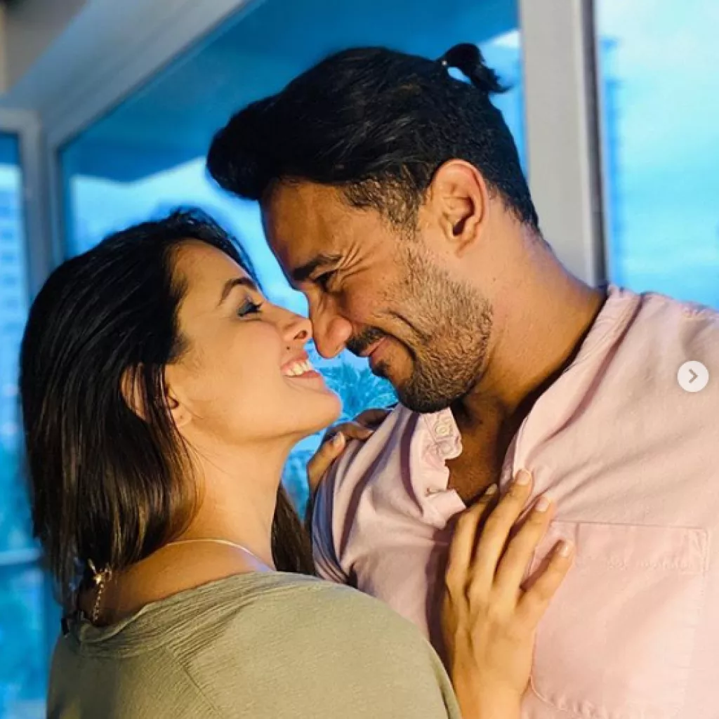 Rohit Reddy and Anita Hassanandani give glimpses of their PDA moments