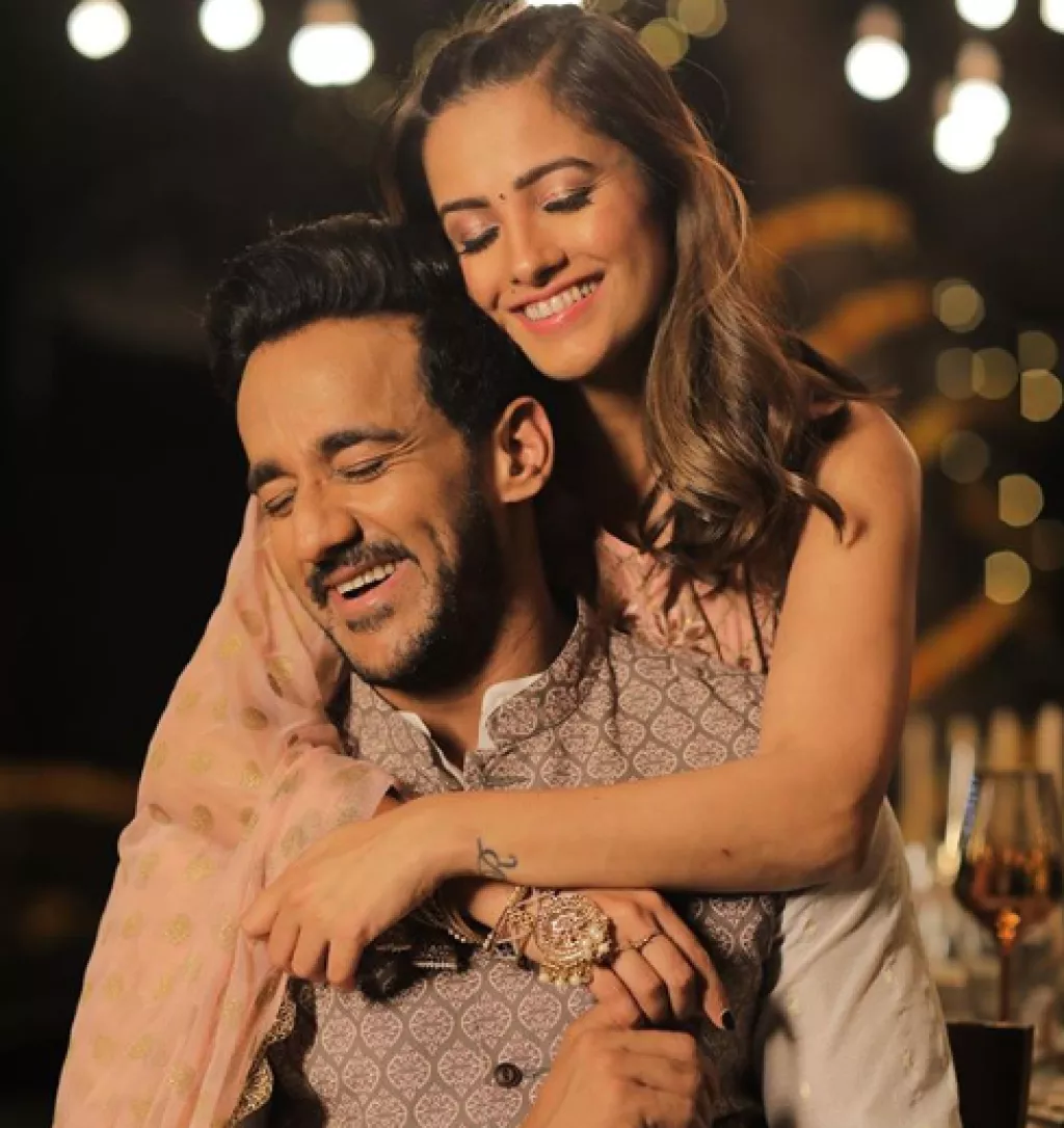 Rohit Reddy and Anita Hassanandani give glimpses of their PDA moments