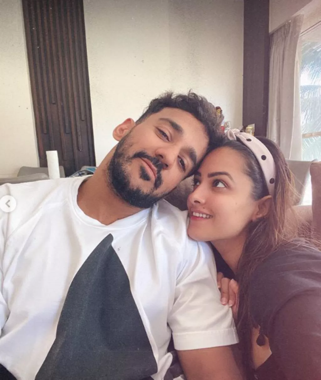 Rohit Reddy and Anita Hassanandani give glimpses of their PDA moments