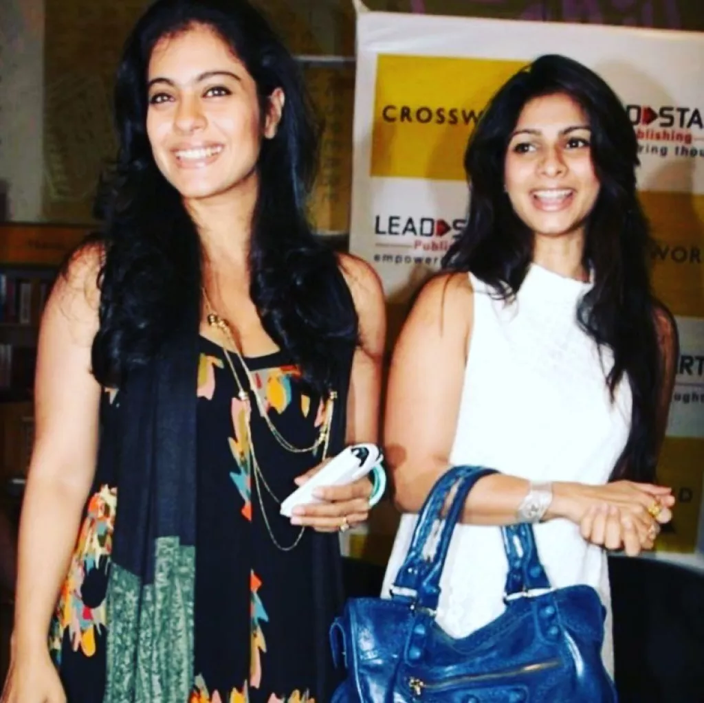 Tanishaa Mukerji Gets Blessings From Mom, Tanuja And Love From Sister ...