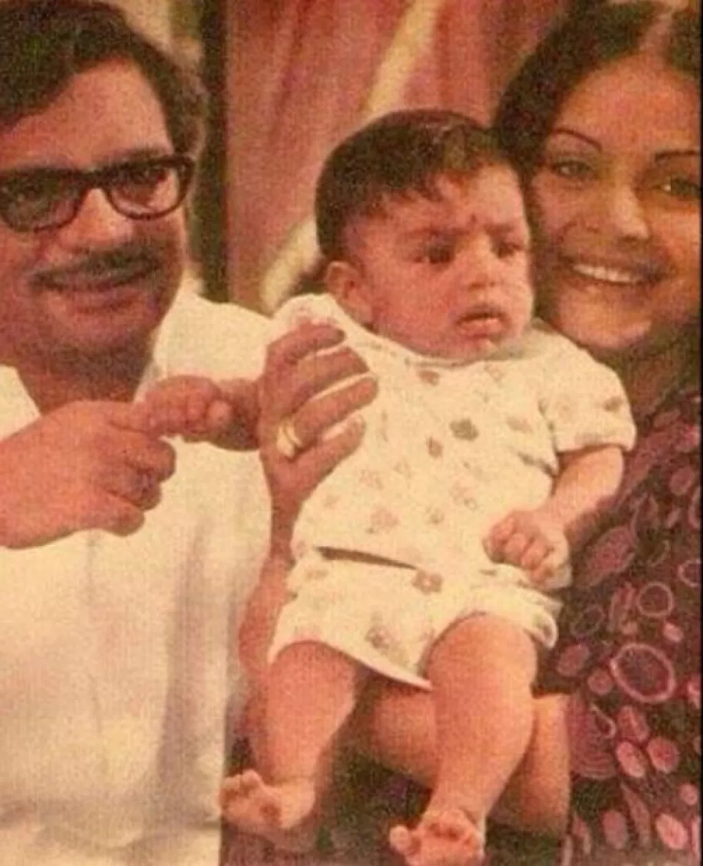 Meghna Gulzar's Wish For Father, Gulzar Saab On 86th Birthday Speaks Of ...