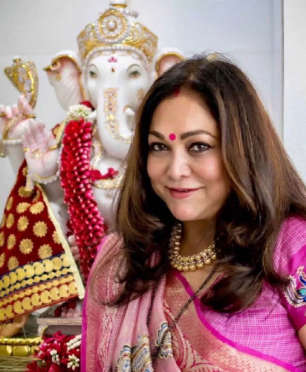 Tina Ambani Flaunts Her Unique 'Mangalsutra' As She Poses With Hubby ...
