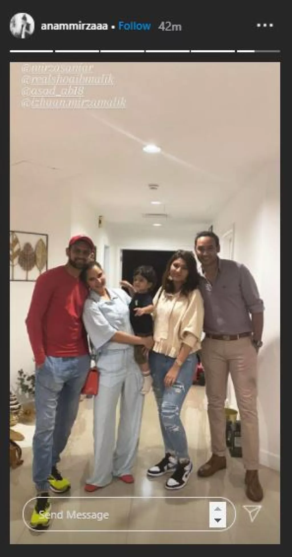 Anam Mirza Finally Shares Family Picture With Di, Sania, Jiju, Shoaib ...