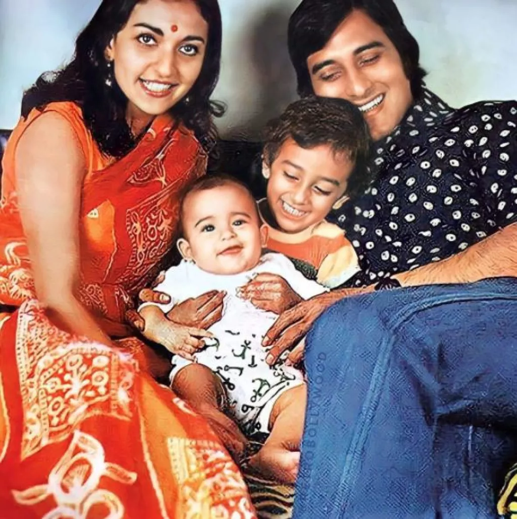 Vinod Khanna's Photo With His First Wife Geetanjali And Their Kids ...