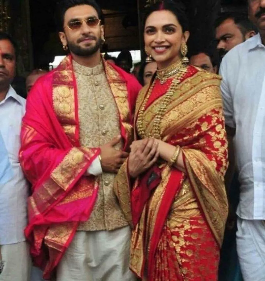Deepika Padukone Flaunts Her Million Dollar Smile On Diwali In An ...