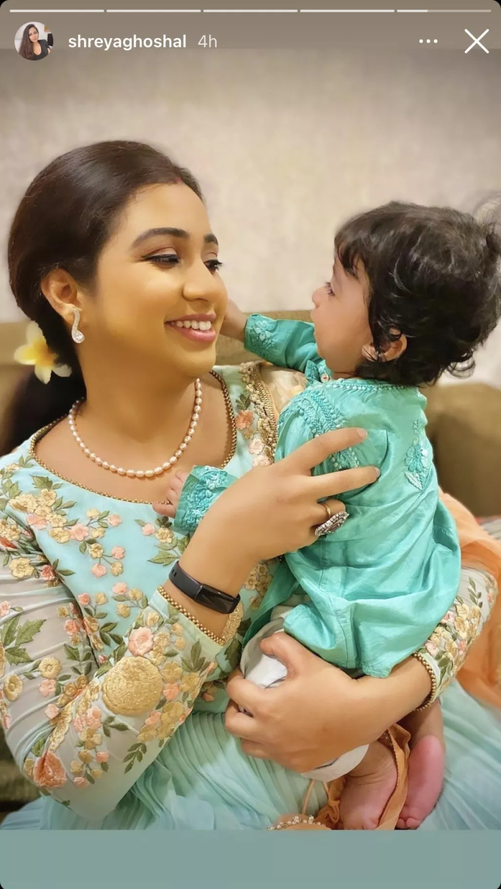 Shreya Ghoshal Twins With Her 5 Months Old Son, Devyaan In Blue For His ...