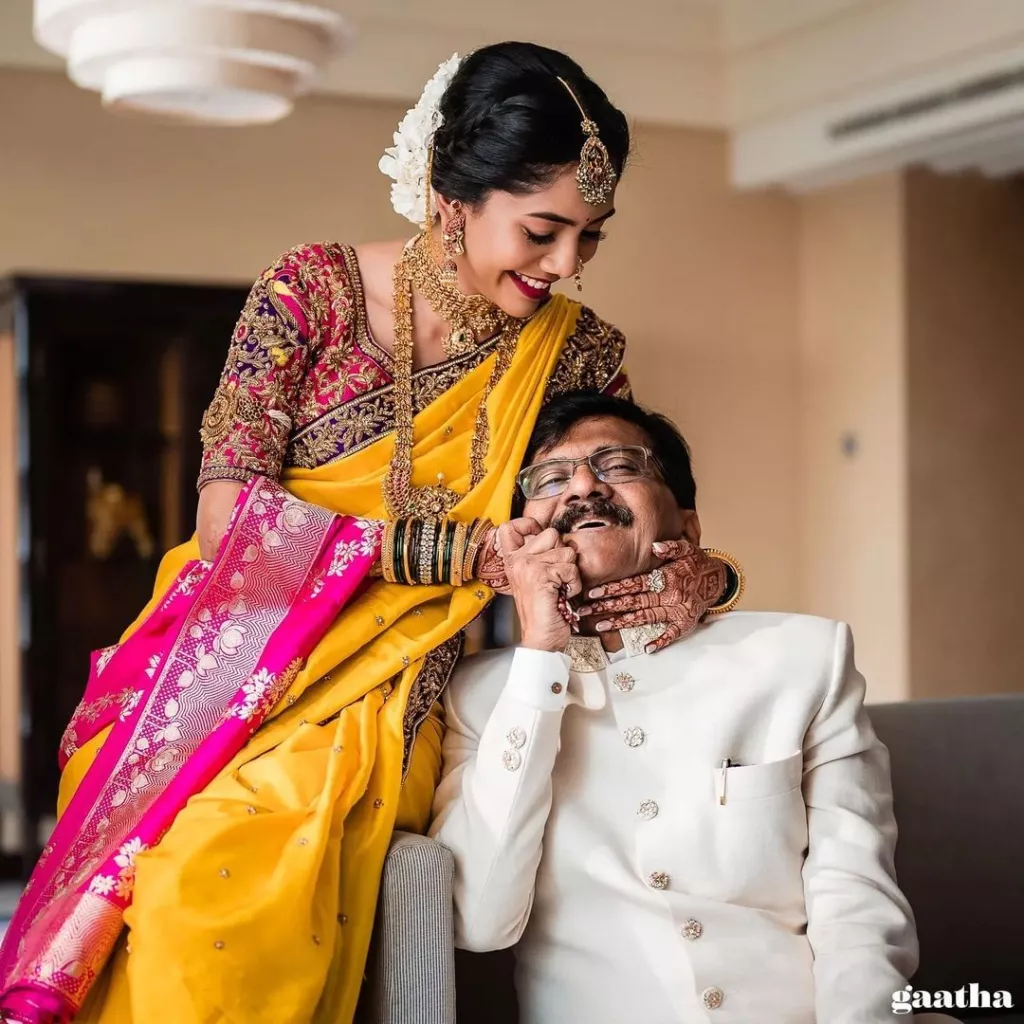 'Shiv Sena' Leader Sanjay Raut's Daughter Got Married, Dons A Nauvari ...