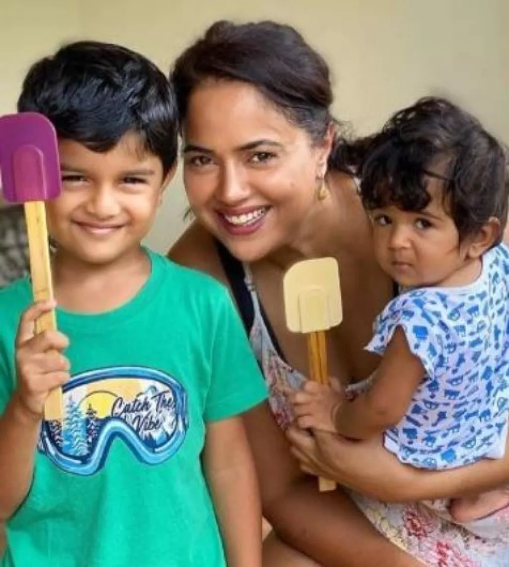Sameera Reddy Radiates Pregnancy Glow In A Yellow Silk Saree In Her ...