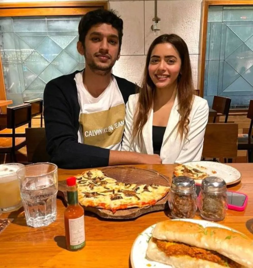 Sana Sayyad's 'Vidaai' Video And Dance With Husband, Imaad Shamsi At ...