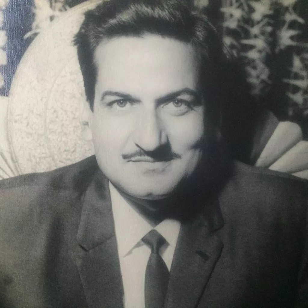 Raveena Tandon's Priceless Photos With Ravi Tandon On His Birthday ...