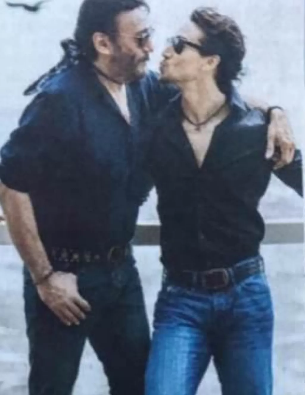 When Jackie Shroff Received An Award On Stage Holding His Sleeping Son ...