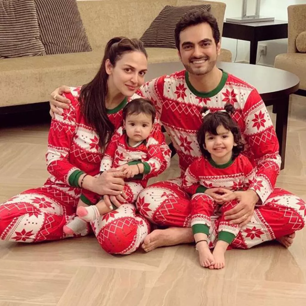 Esha Deol Plays Holi With Daughters, Radhya And Miraya, Smears 'Gulaal ...