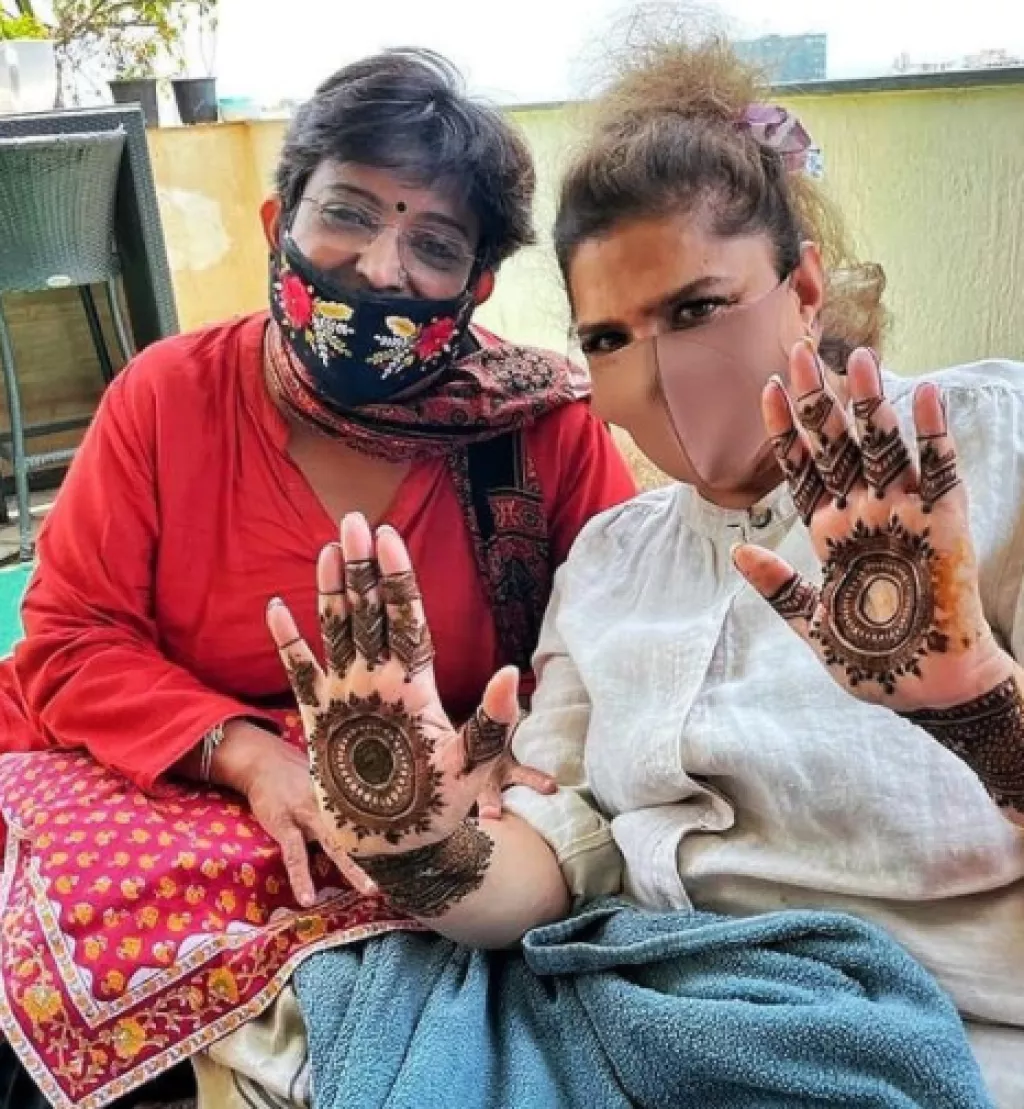 Rakesh Roshan's Wife, Pinkie Shares Video Of Their Wedding Memories To ...