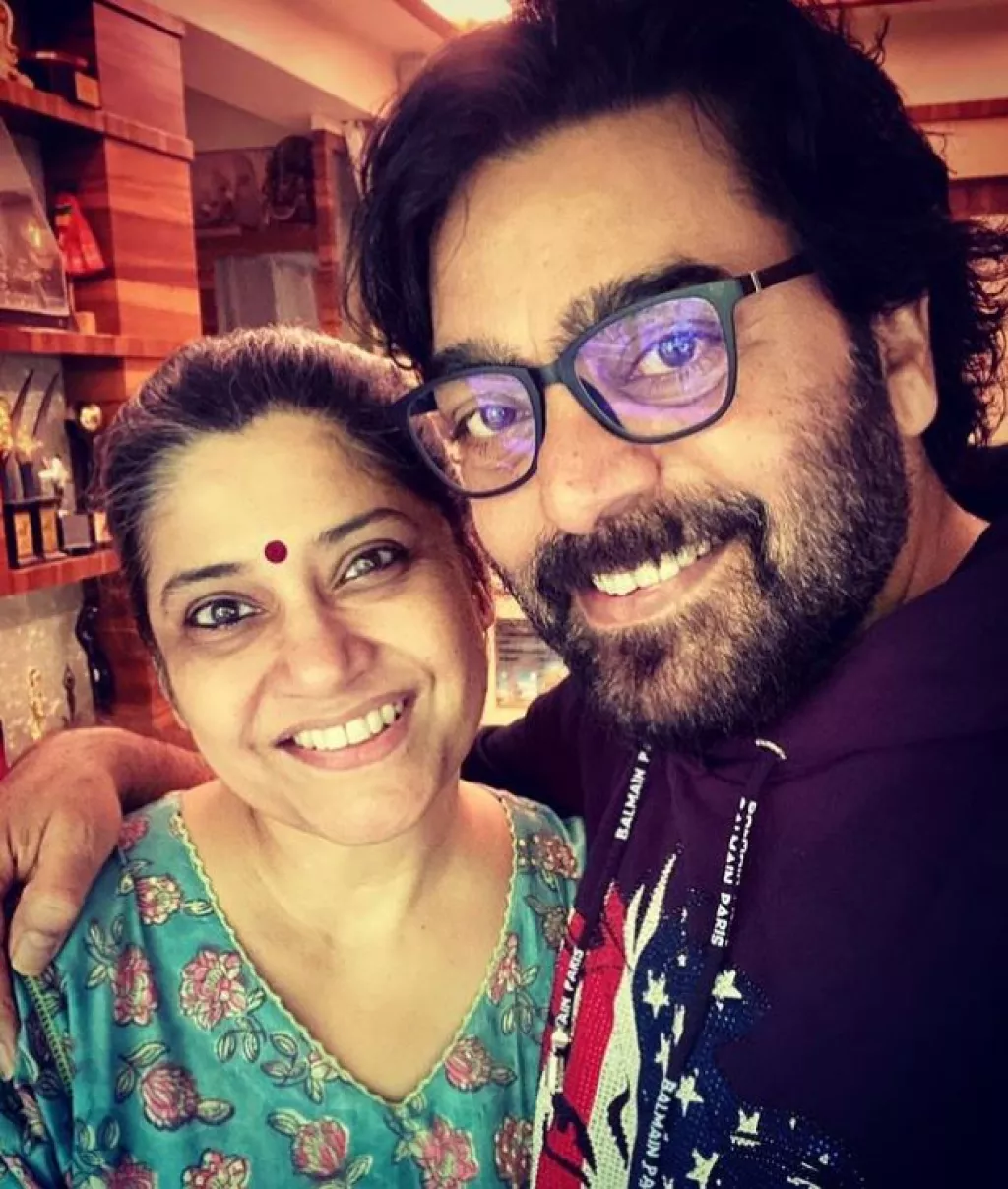 Renuka Shahane's 20th Wedding Anniversary Wish For Ashutosh Rana Speaks ...