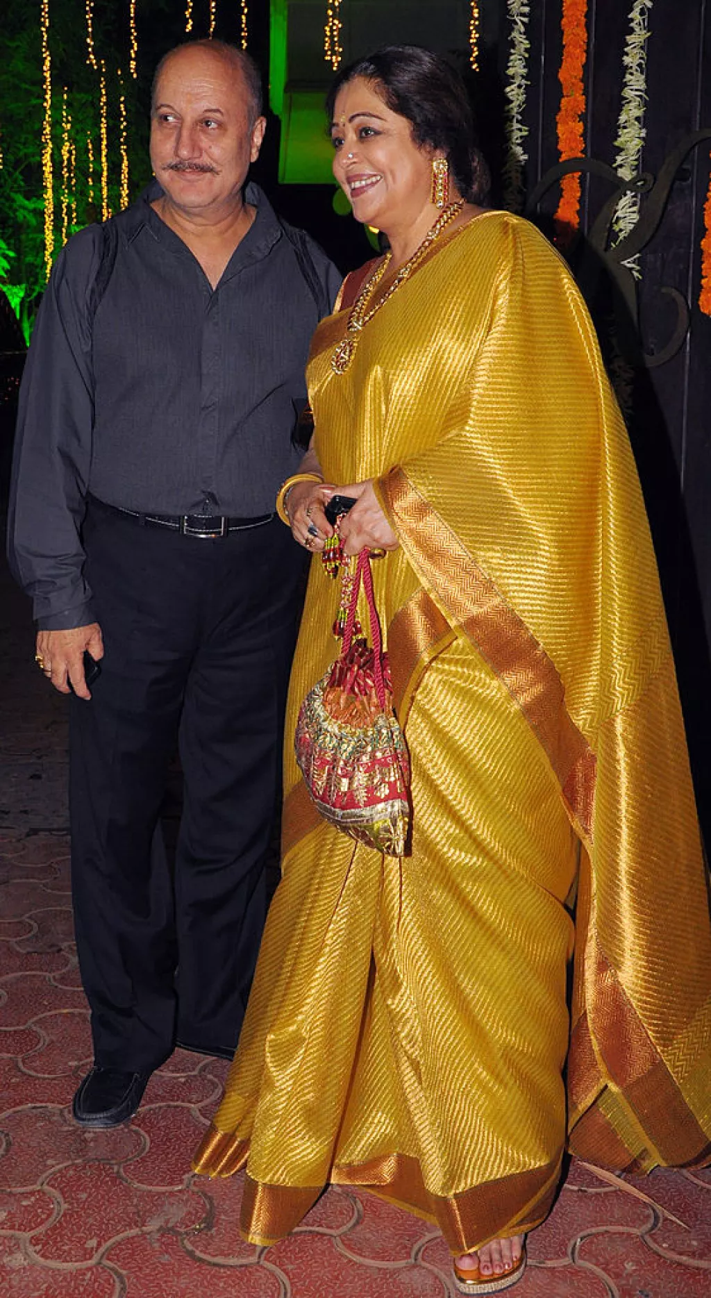 Anupam Kher Wishes Wife, Kirron Kher With Rare Picture With The Kher ...