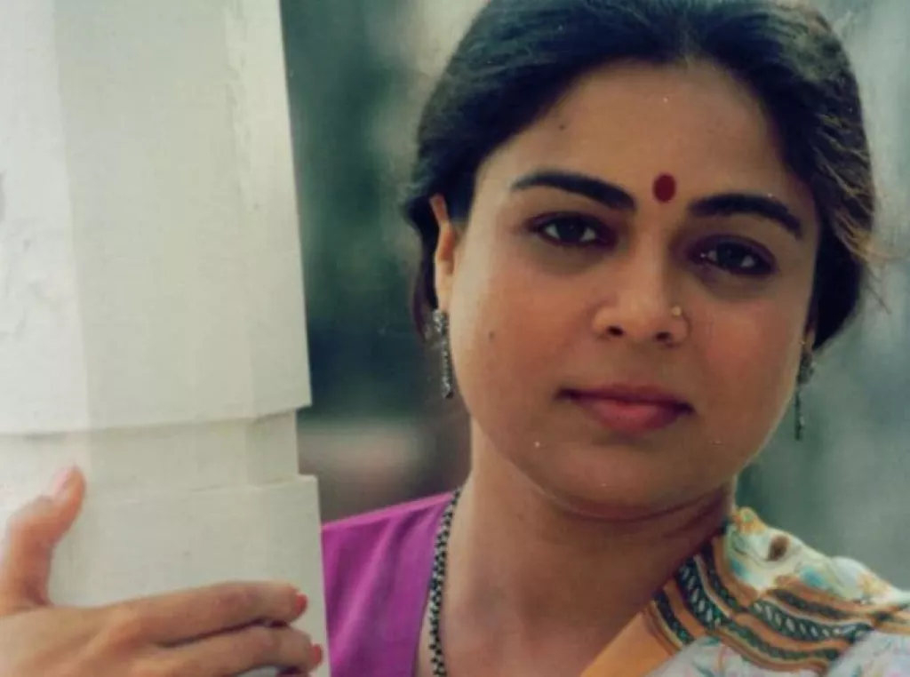 Reema Lagoo's Bittersweet Life: Accepted Ageism, Love Story At A Bank ...
