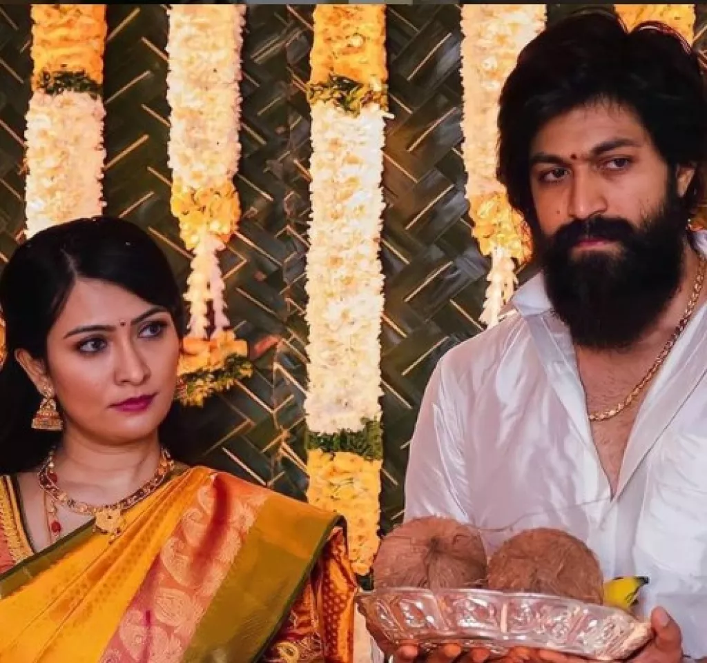 KGF Star, Yash And His Wife Radhika Pandit Twin Their Traditional ...