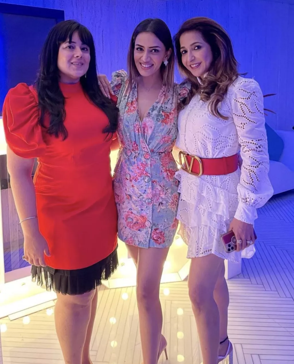 Smriti Khanna Twins Her 31st Birthday Dress With Her Gorgeous Cake For ...