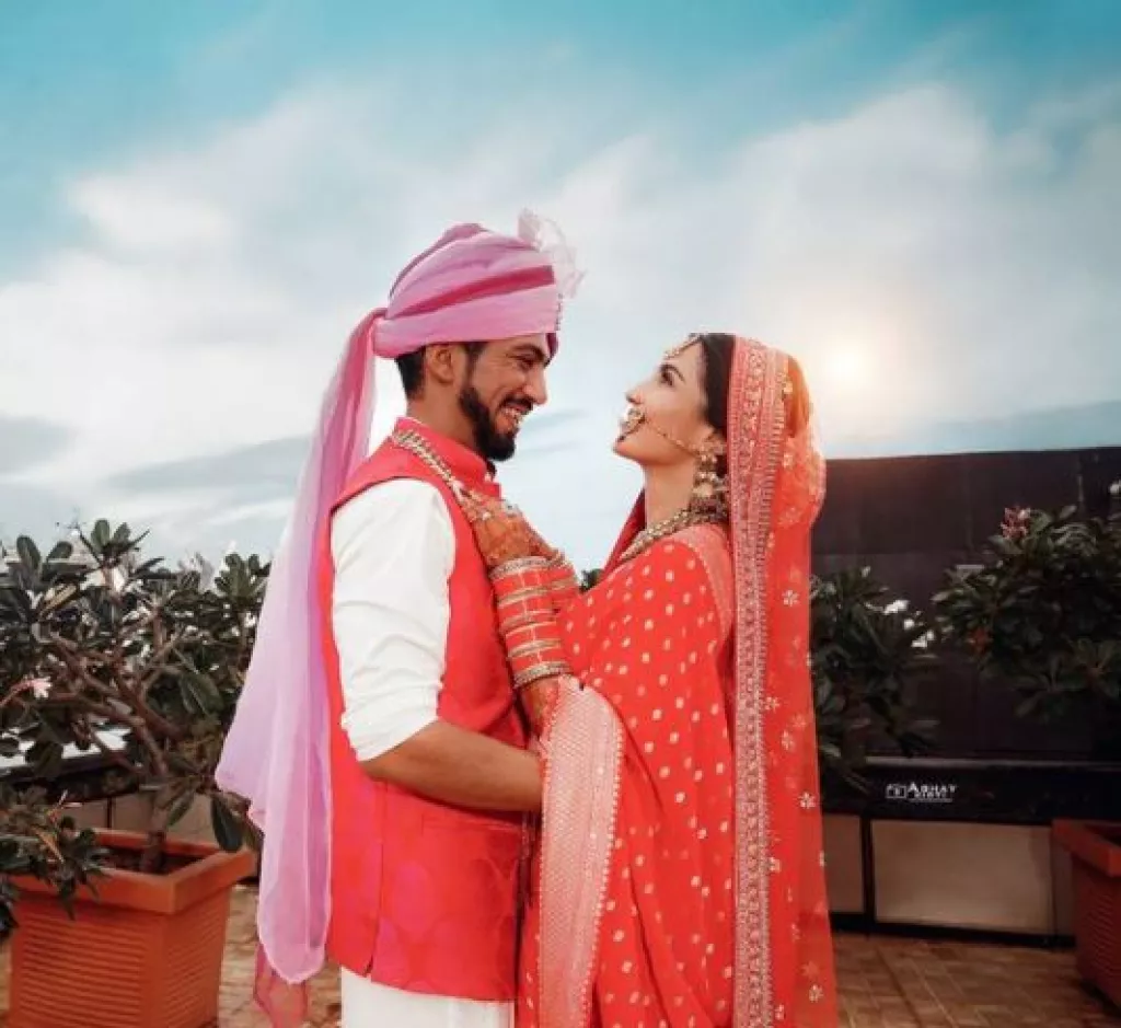 Shiny Doshi's First Look After Marriage, Actress Flaunts Her 'Chooda ...