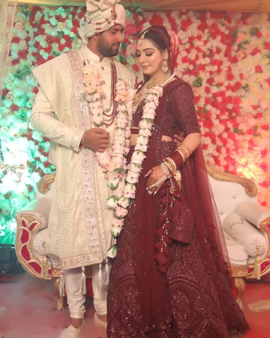 Kashmiri Bride Wore A Deep Red 'Lehenga' With Traditional 'Atheru ...