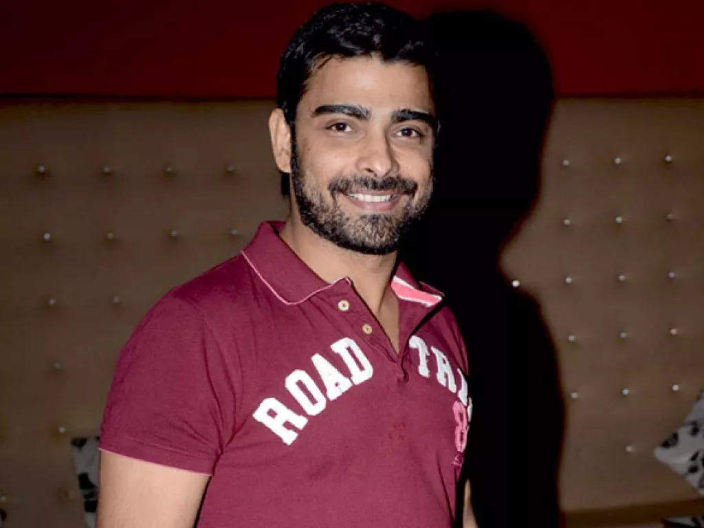 Indian Actors And Actresses Who Died Young: Here's The Reason Behind ...