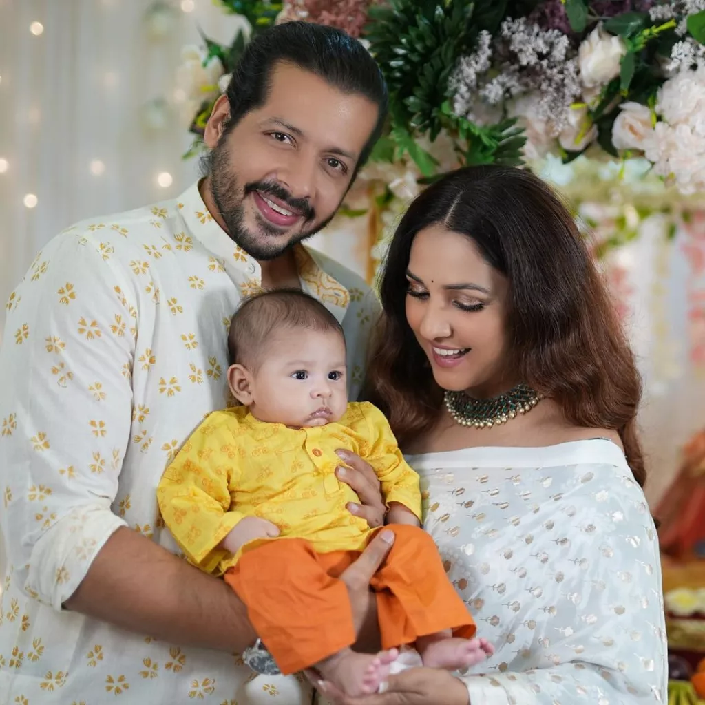 Neeti Mohan Catches Hubby, Nihaar Pandya Performing Daddy Duties For ...