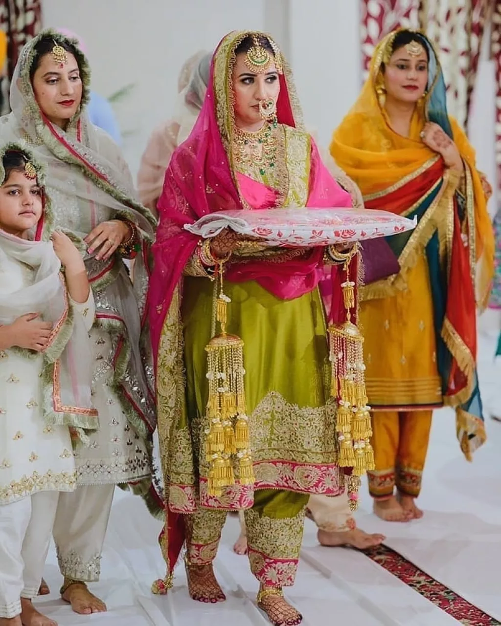 Sikh Bride Wore A Green And Pink-Hued 'Salwar Suit' With 'Parandi ...