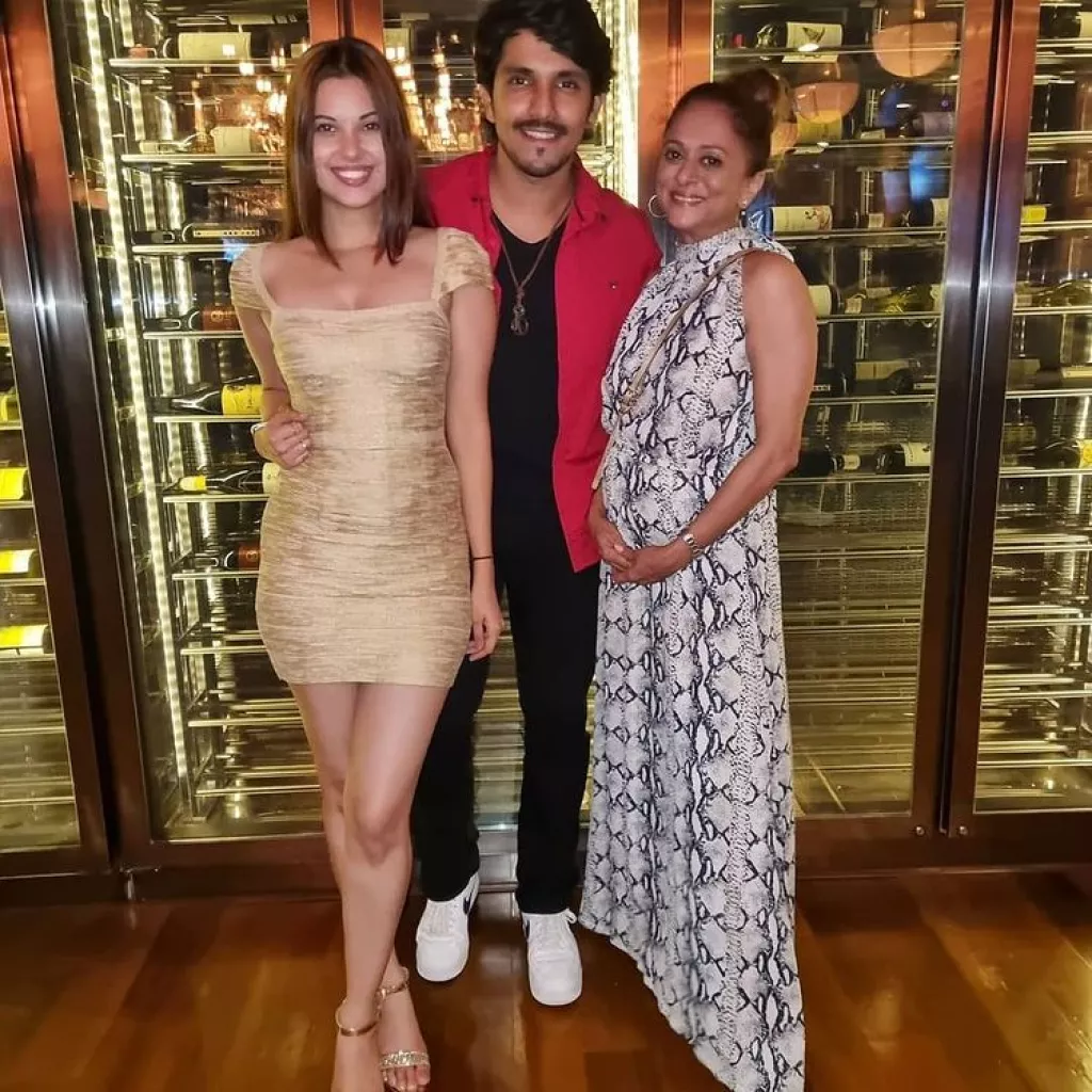 Kruttika Desai Hints At 'Pandya Store' Co-Stars Kanwar Dhillon and ...