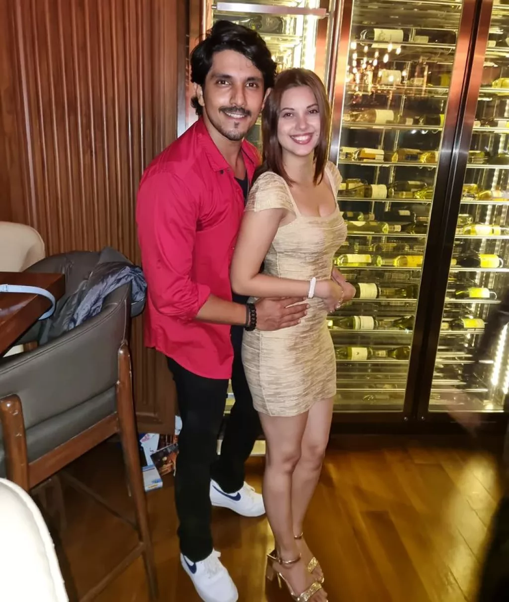 Kruttika Desai Hints At 'Pandya Store' Co-Stars Kanwar Dhillon and ...