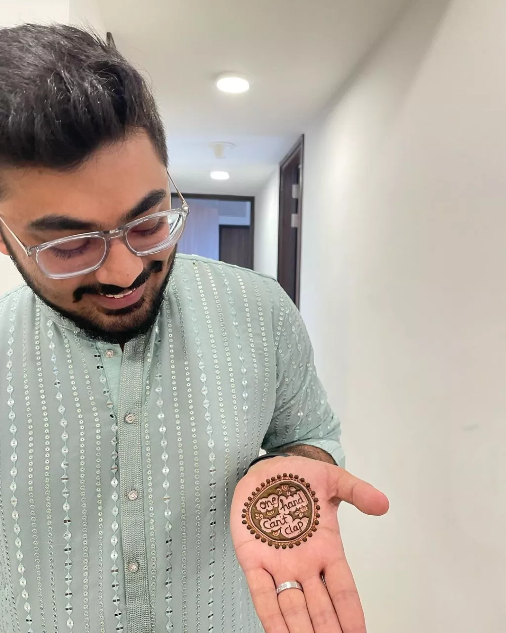 Stand-Up Comedian, Aishwarya Mohanraj Gets Married At Beach, Looks ...