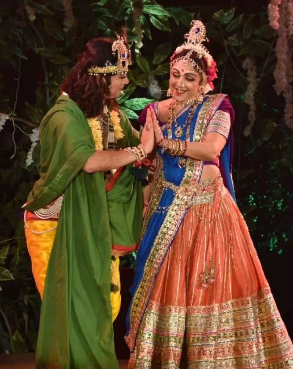 Hema Malini Grabs Eyeballs With Her Stunning 'Radha Ras Bhari' Dance On ...