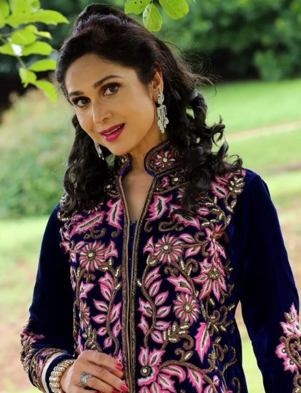 Meenakshi Sheshadri's Daughter, Kendra Mysore Dons A Strappy Dress ...