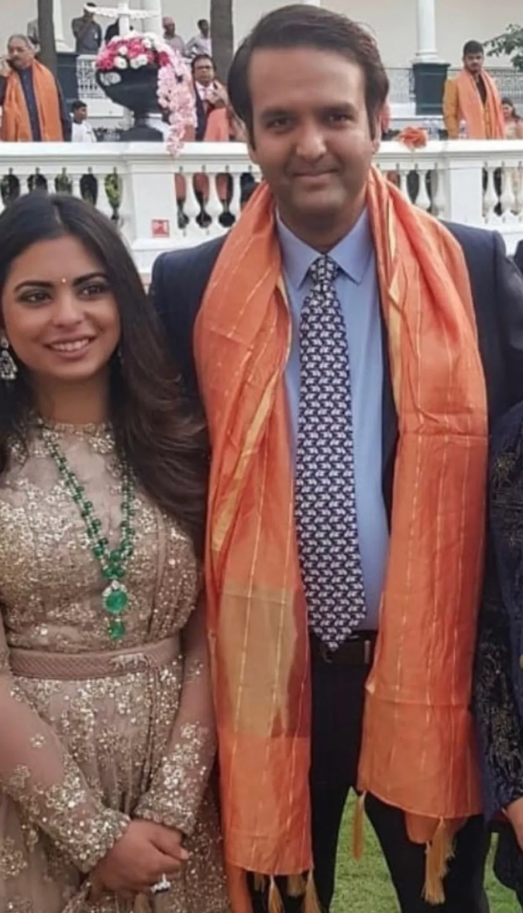 Isha Ambani Wore Her Mom, Nita Ambani's Diamond Emerald Necklace At The ...