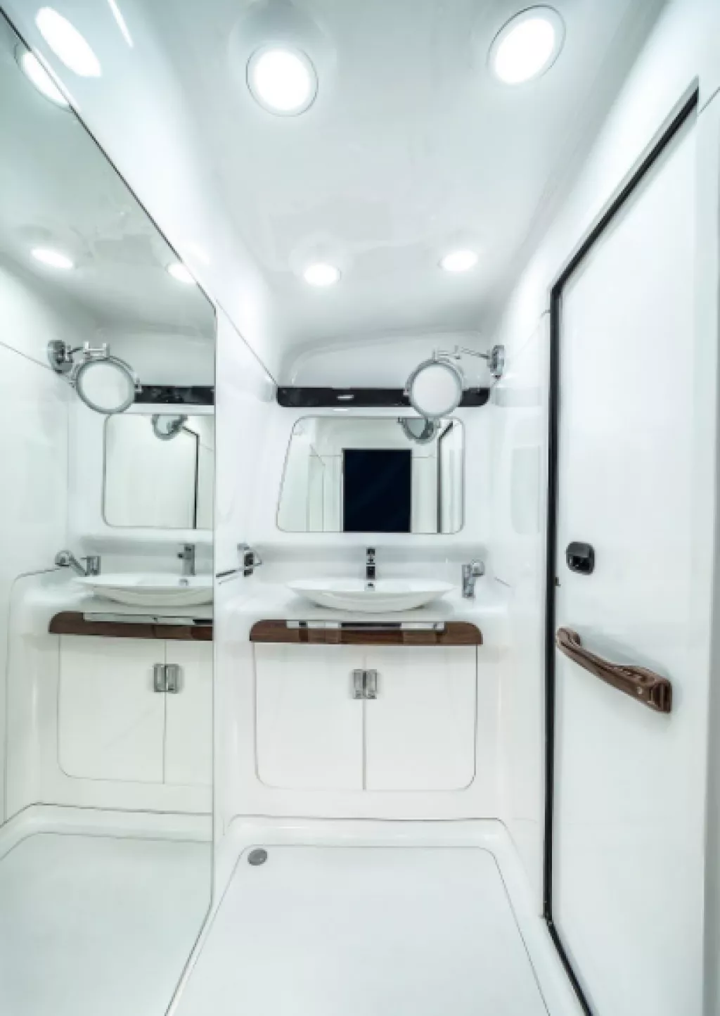 Allu Arjun's Vanity Van Falcon Worth Rs 7 Crores: From Futuristic ...