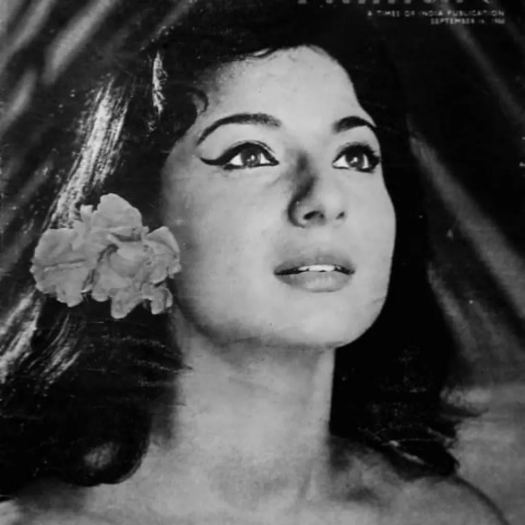 Tanuja's Love Life: From Dating An Italian Man To Separation From Shomu ...