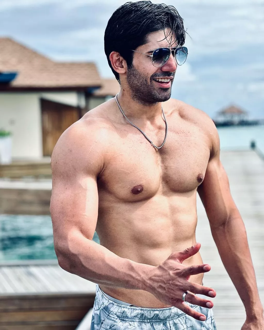 Varun Sood Shares Photo With A Mystery Girl After Ex-Gf, Divya Agarwal ...