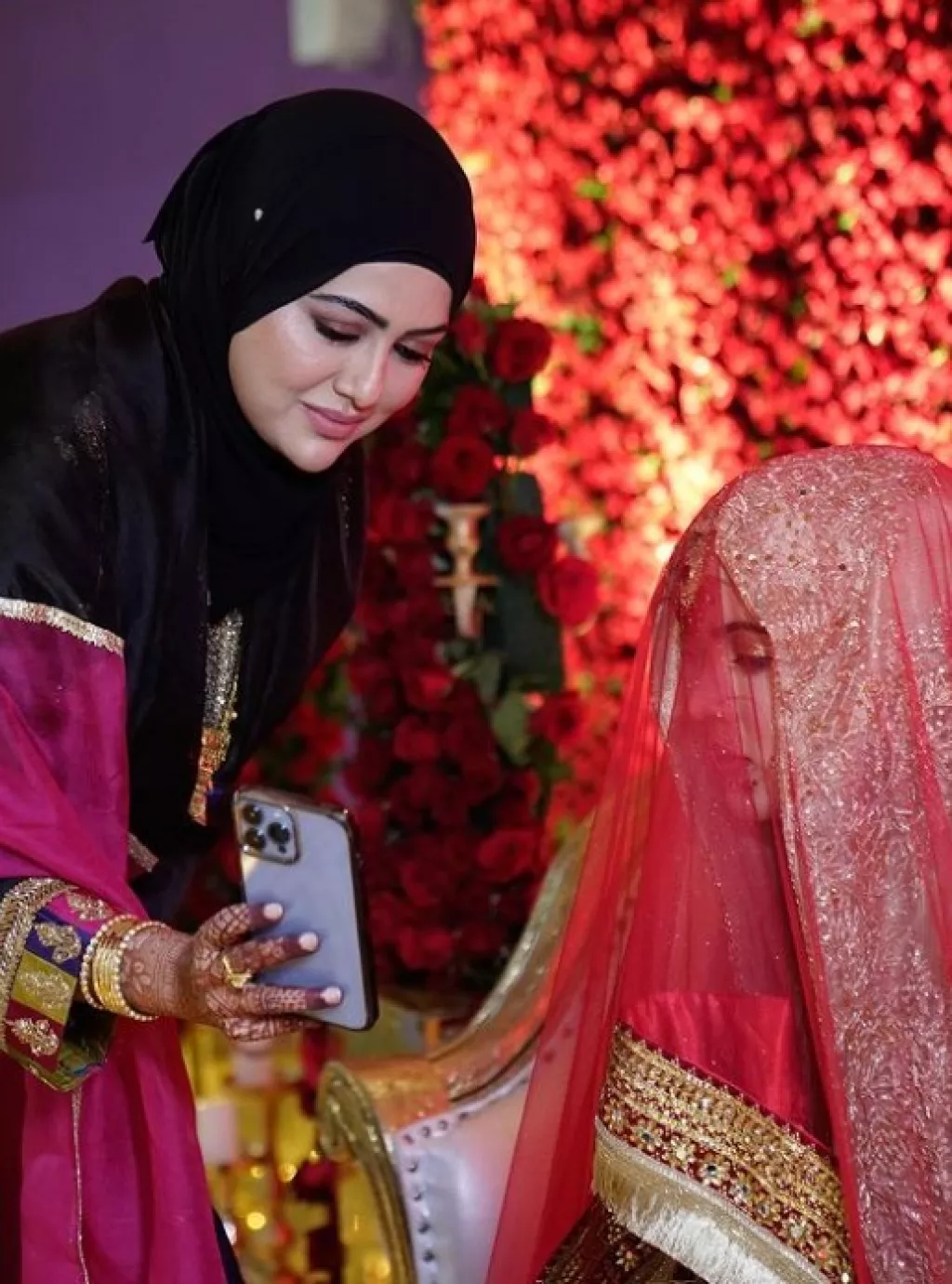 Bhojpuri Actress Sahar Afsha Gets Married After Quitting Showbiz, Stuns In A Golden Attire And Hijab