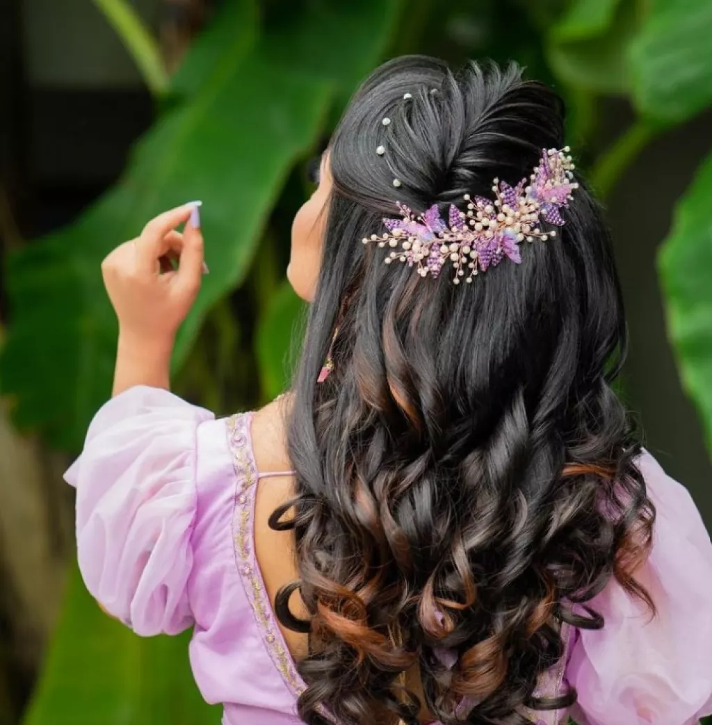 15 Bridal Hairstyles For Curly Hair, From Curly Back Bun To Side Swept ...