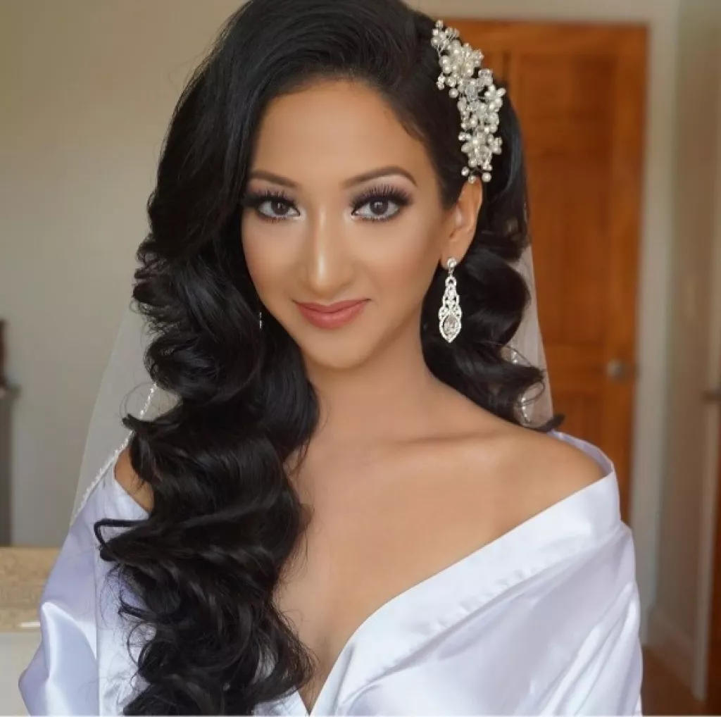 15 Bridal Hairstyles For Curly Hair, From Curly Back Bun To Side Swept ...