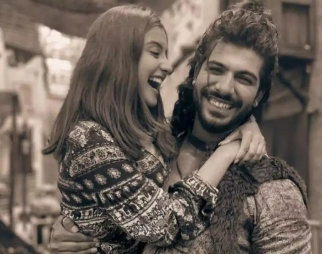 Sheezan Khan Carries Ex-GF, Tunisha Sharma's Body To The Hospital After ...