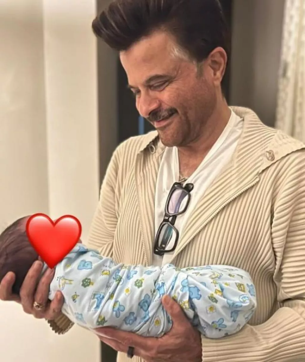 Sonam Kapoor Gets Papped At The Airport, Requests Shutterbugs Not To Click Her Son, Vayu's Picture